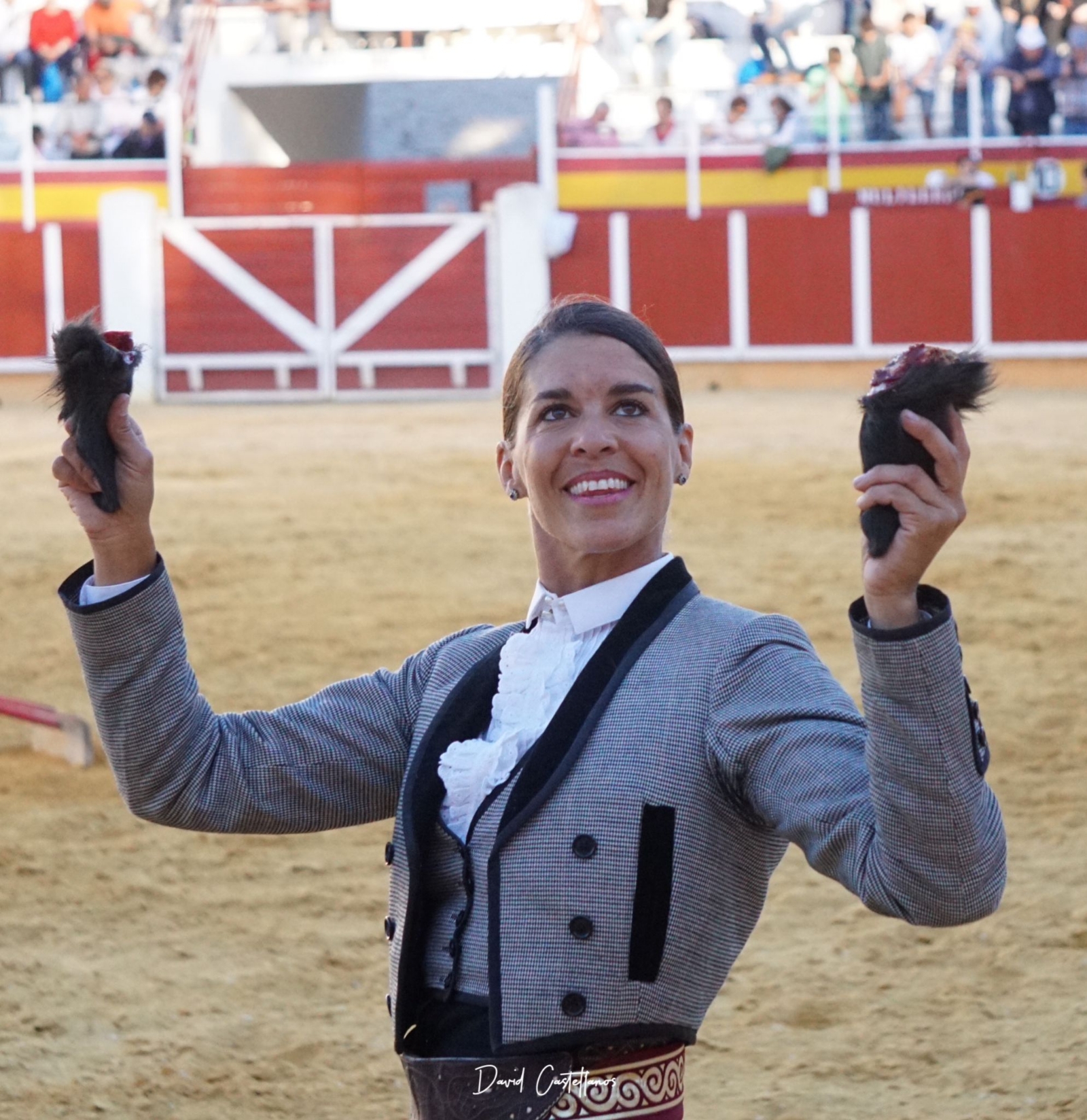 Léa firma una tarde redonda en Tomelloso con 3 orejas | Lea Vicens